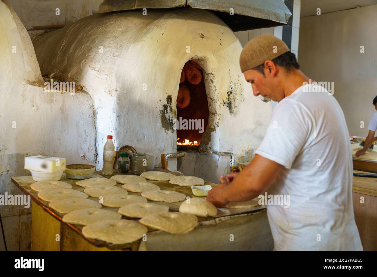 Man male making cake hi-res stock photography and images - Alamy