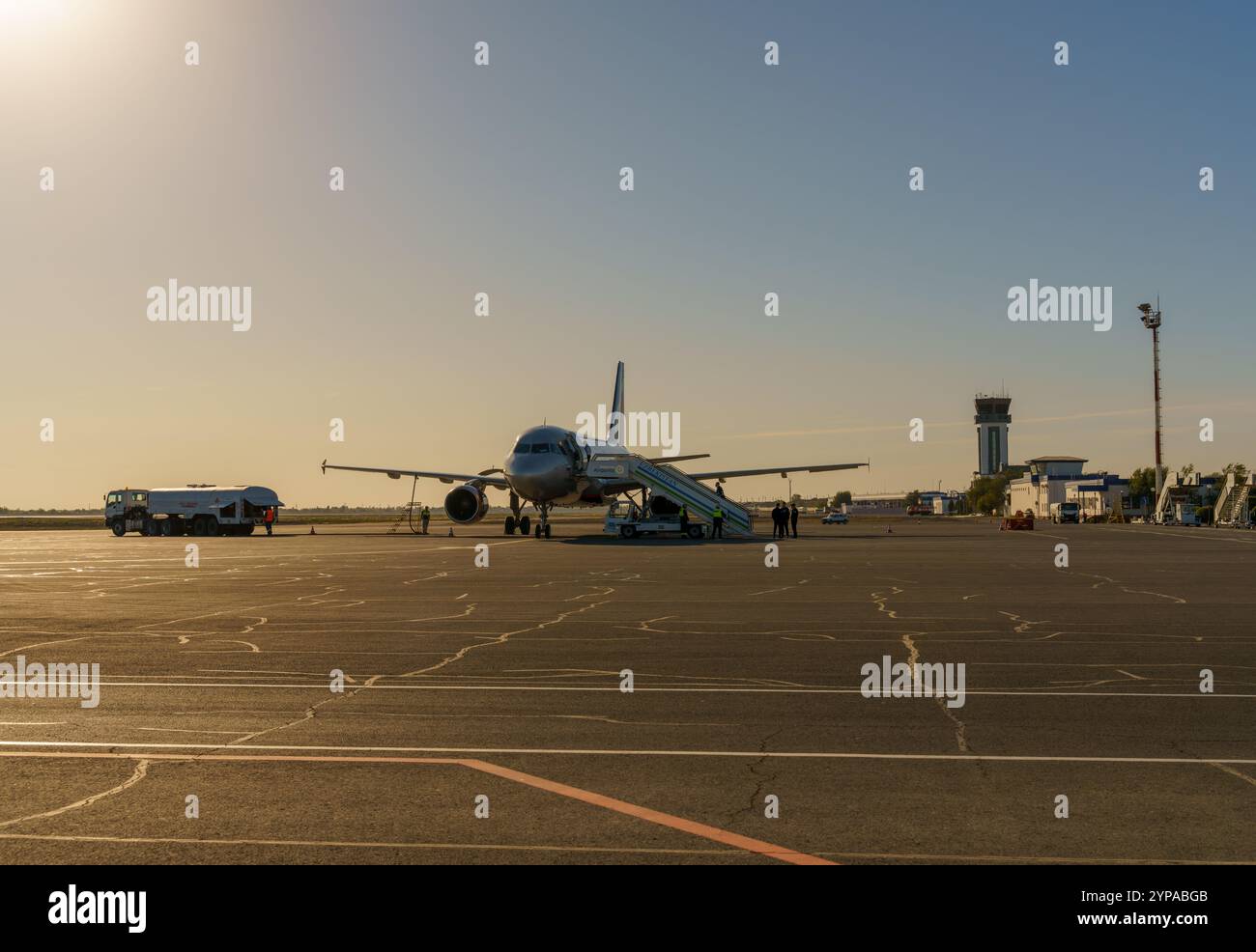 Jetliner at takeoff hi-res stock photography and images - Alamy