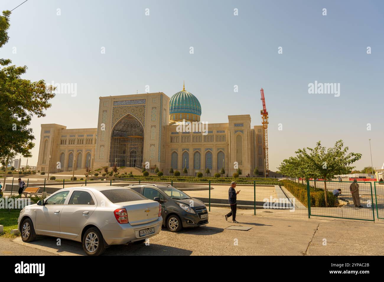 Black man walks past hi-res stock photography and images - Alamy