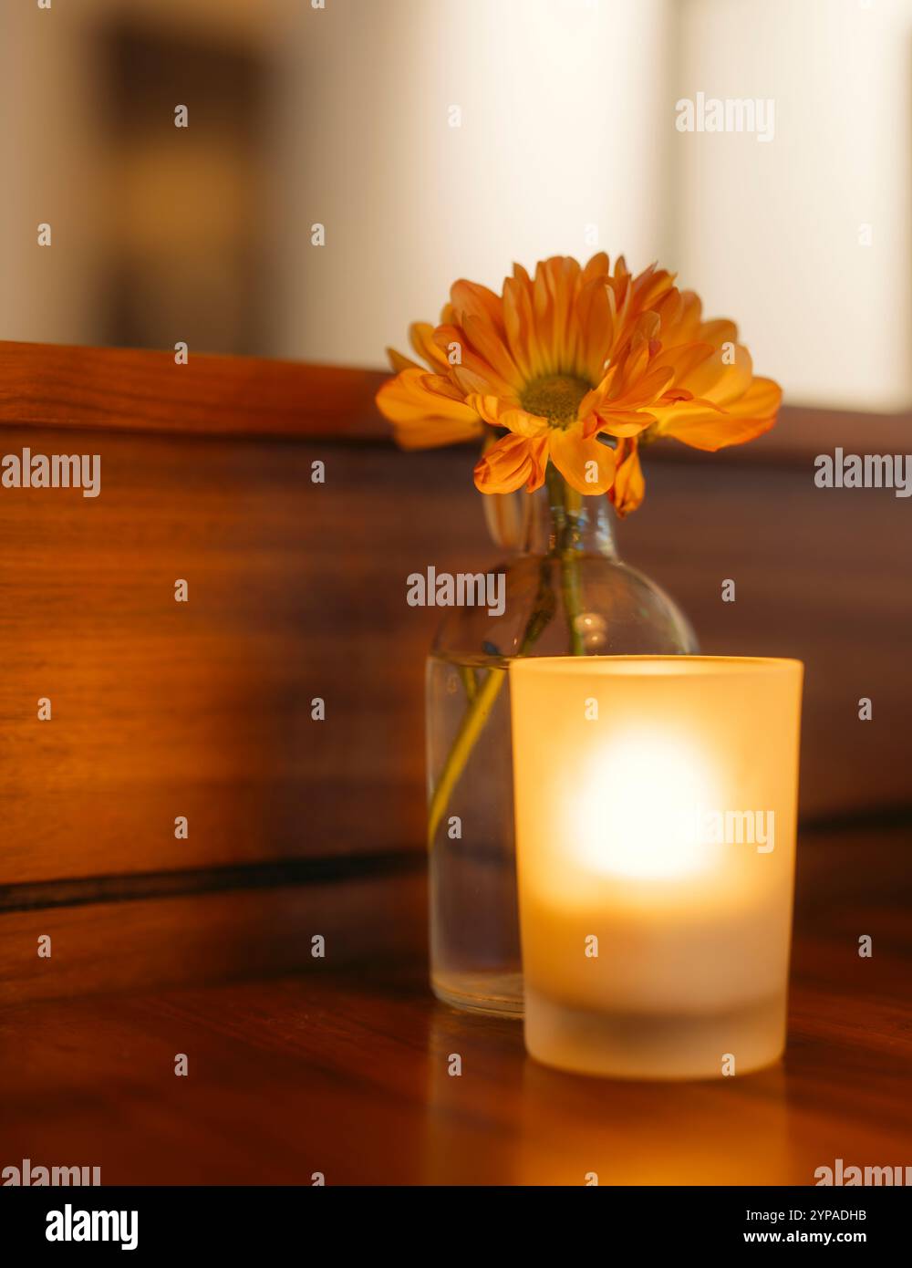 candle lit luxury restaurant table Stock Photo - Alamy