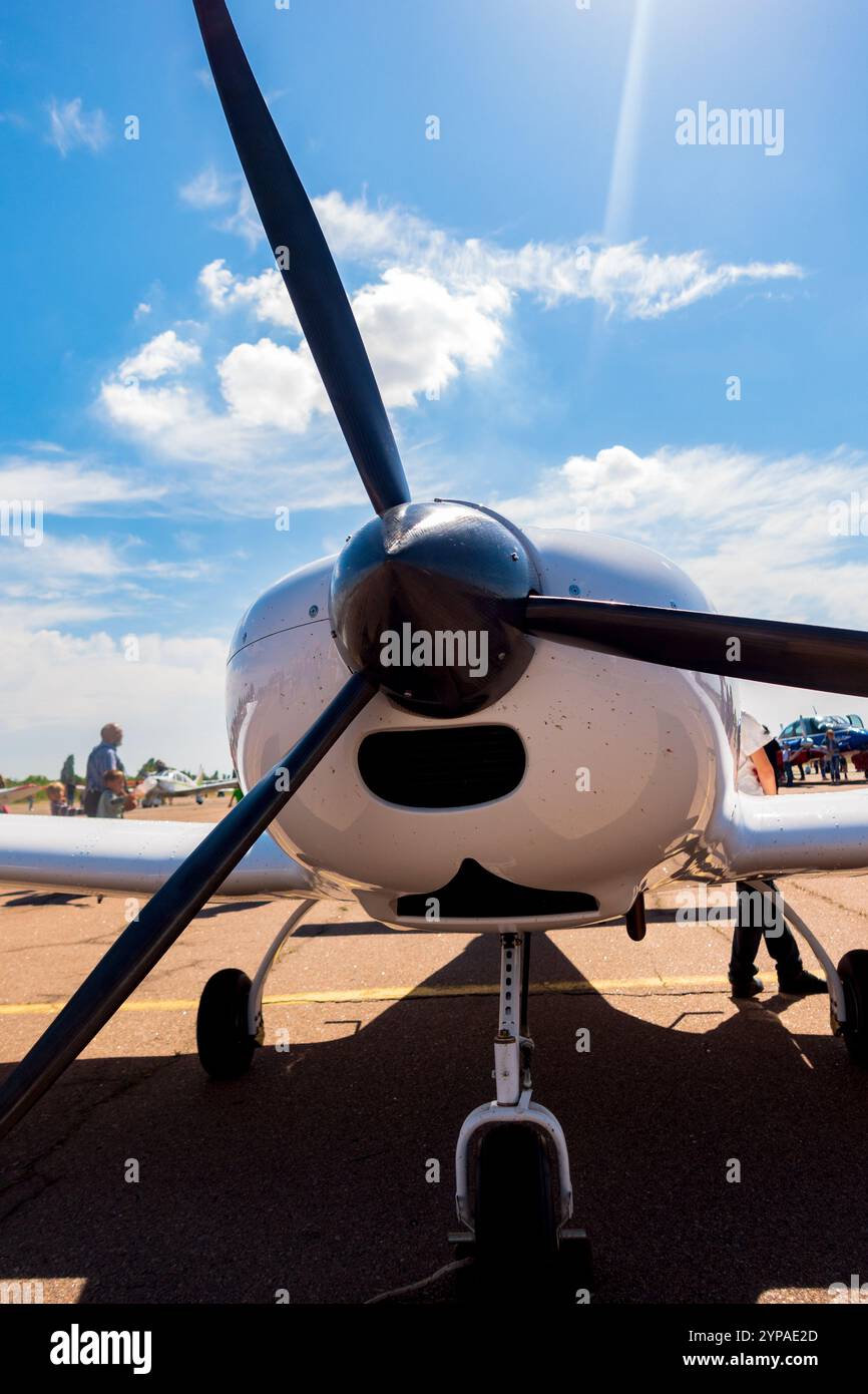 Single-engine aircraft propeller close up Stock Photo - Alamy