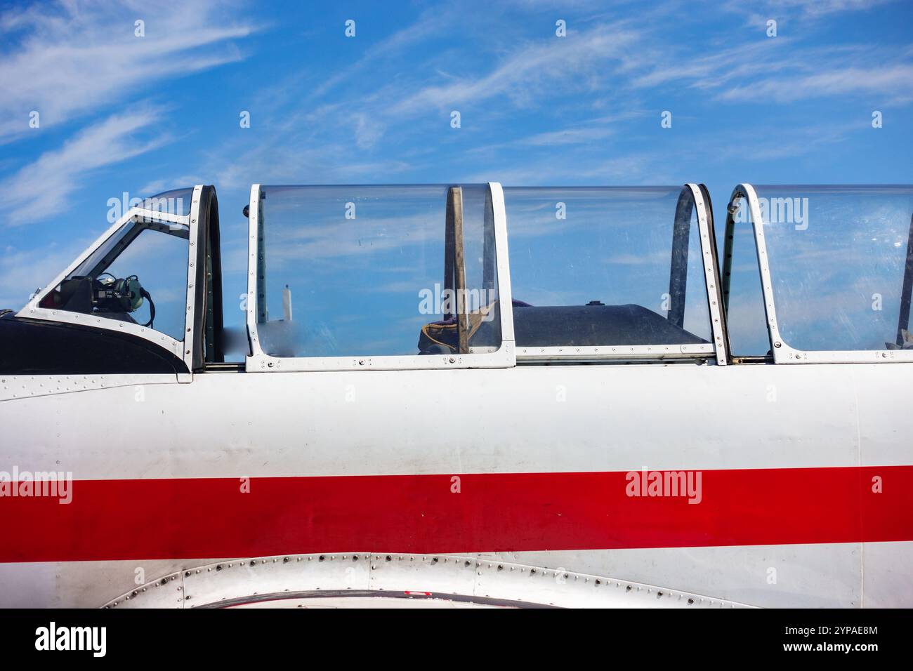 Empty airplane cockpit hi-res stock photography and images - Alamy