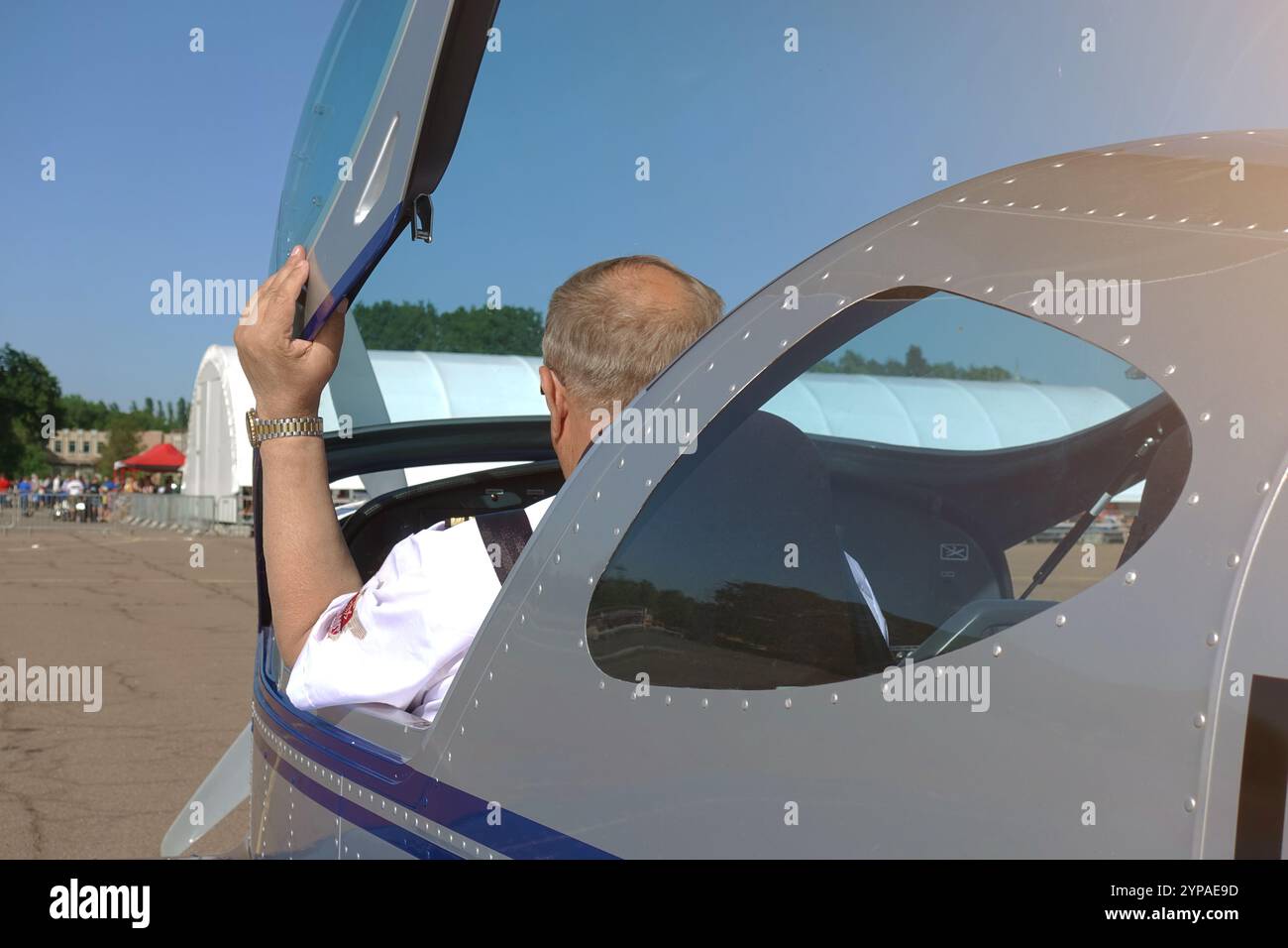 Pilot in the cockpit of a light aircraft Stock Photo - Alamy