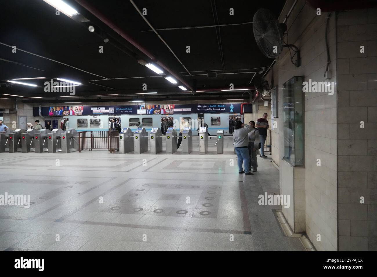 Kairo Ägypten, 20241124, Ubahn in Kairo *** Cairo Egypt, 20241124 ...