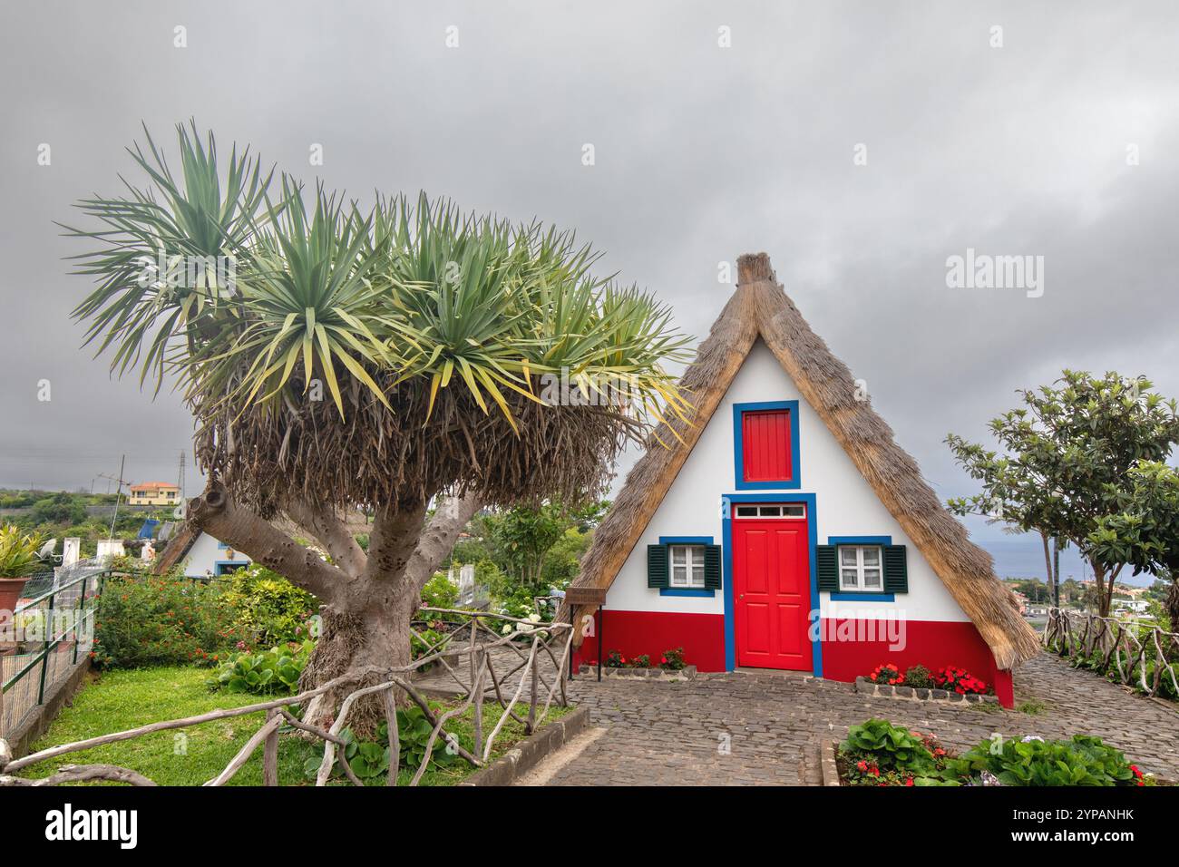 Santana cottage, traditional country house (Casa de colmo), Madeira ...