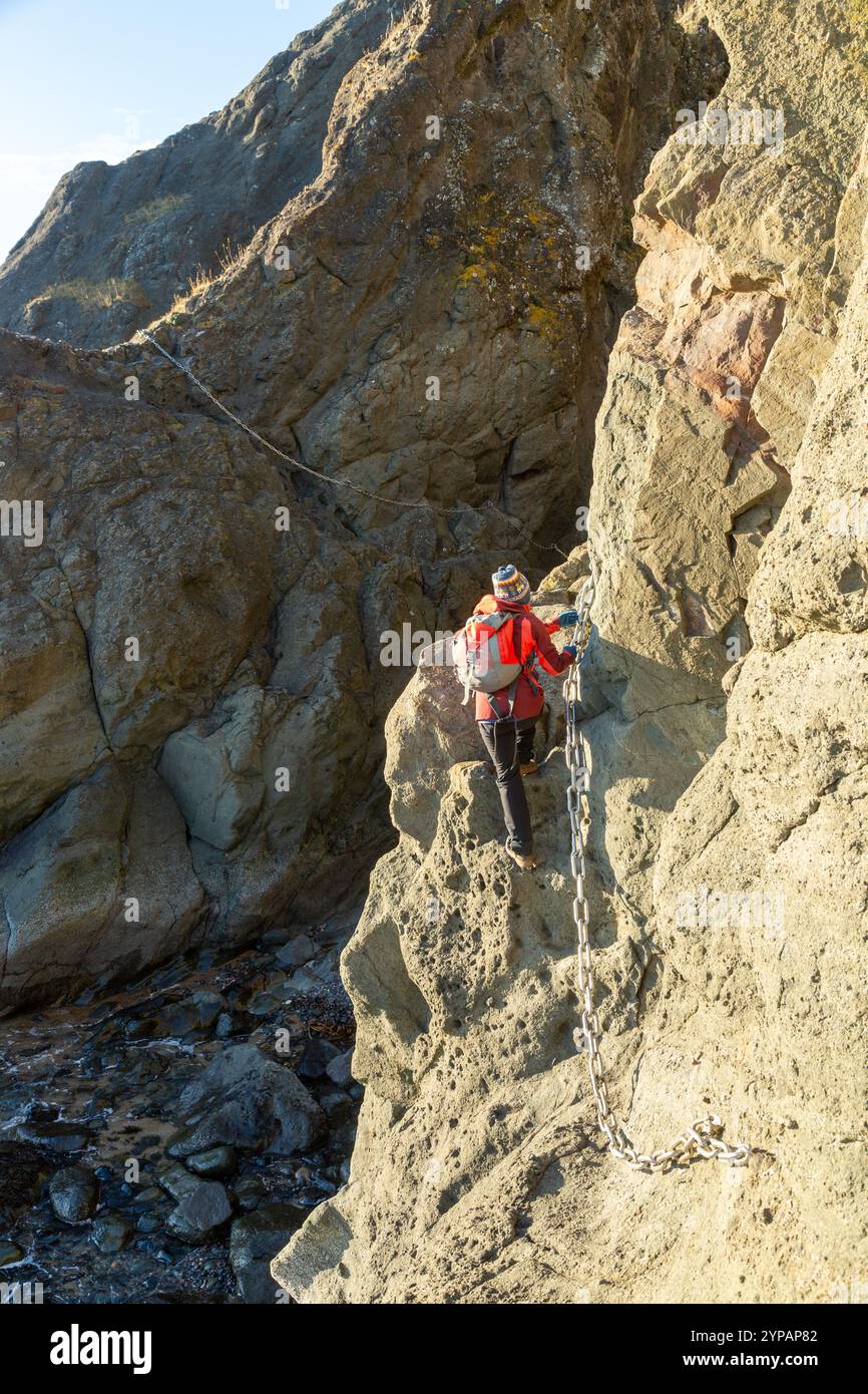Climbing chains hi-res stock photography and images - Alamy