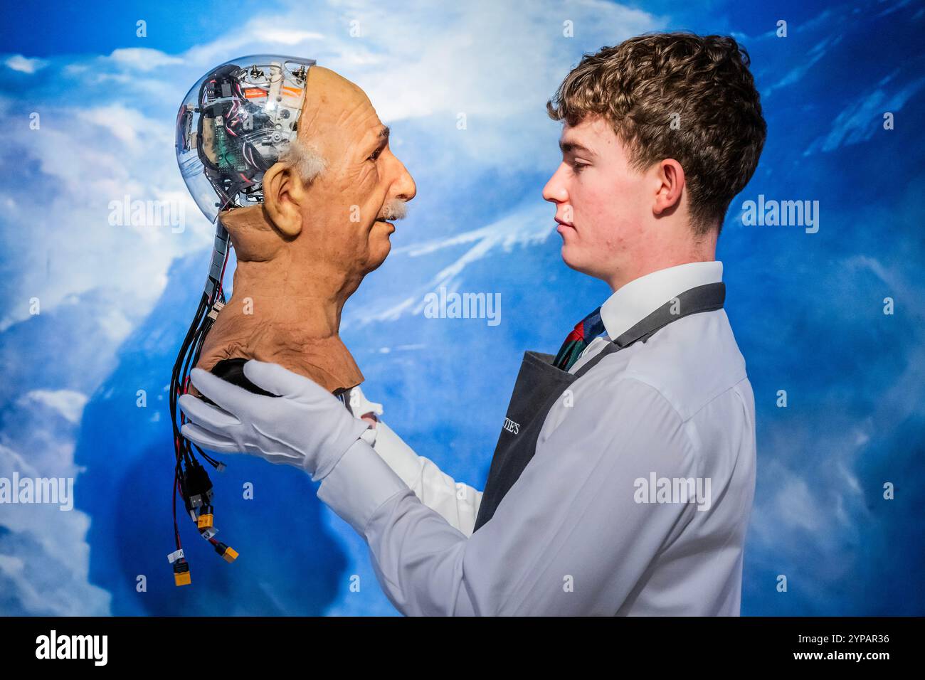 London, UK. 29th Nov, 2024. The Einstein by Hanson robotic head ...