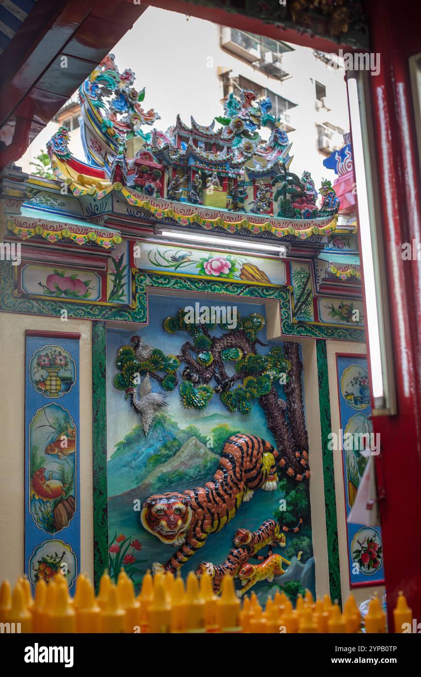 Cut porcelain carving at Sun Leng Yi Temple (Chow Sue Kong or Chao Zhou ...