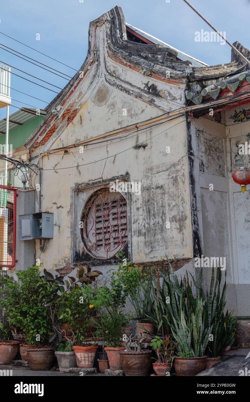 Old Hoklo community traditional houses in Talat Noi, Bangkok, with ...