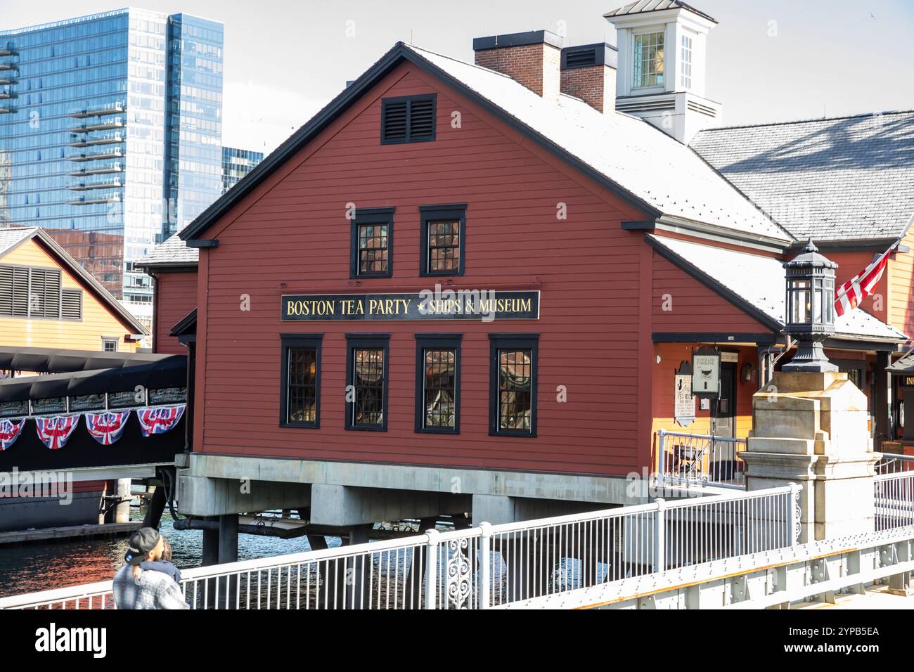 Boston tea party shops and museum hi-res stock photography and images ...