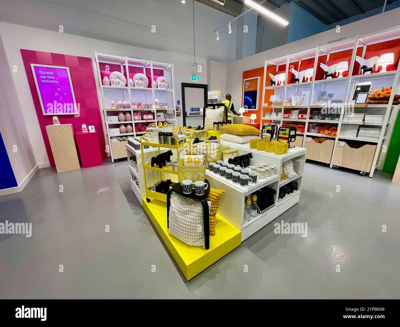 IKEA Oxford Street hus of frakta shop store in london england with ...