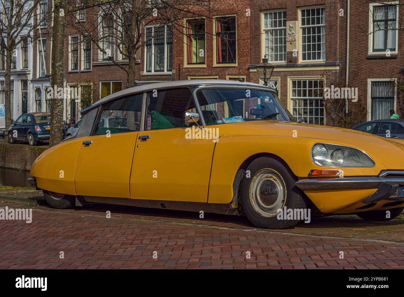 Old citroen ds car hi-res stock photography and images - Alamy