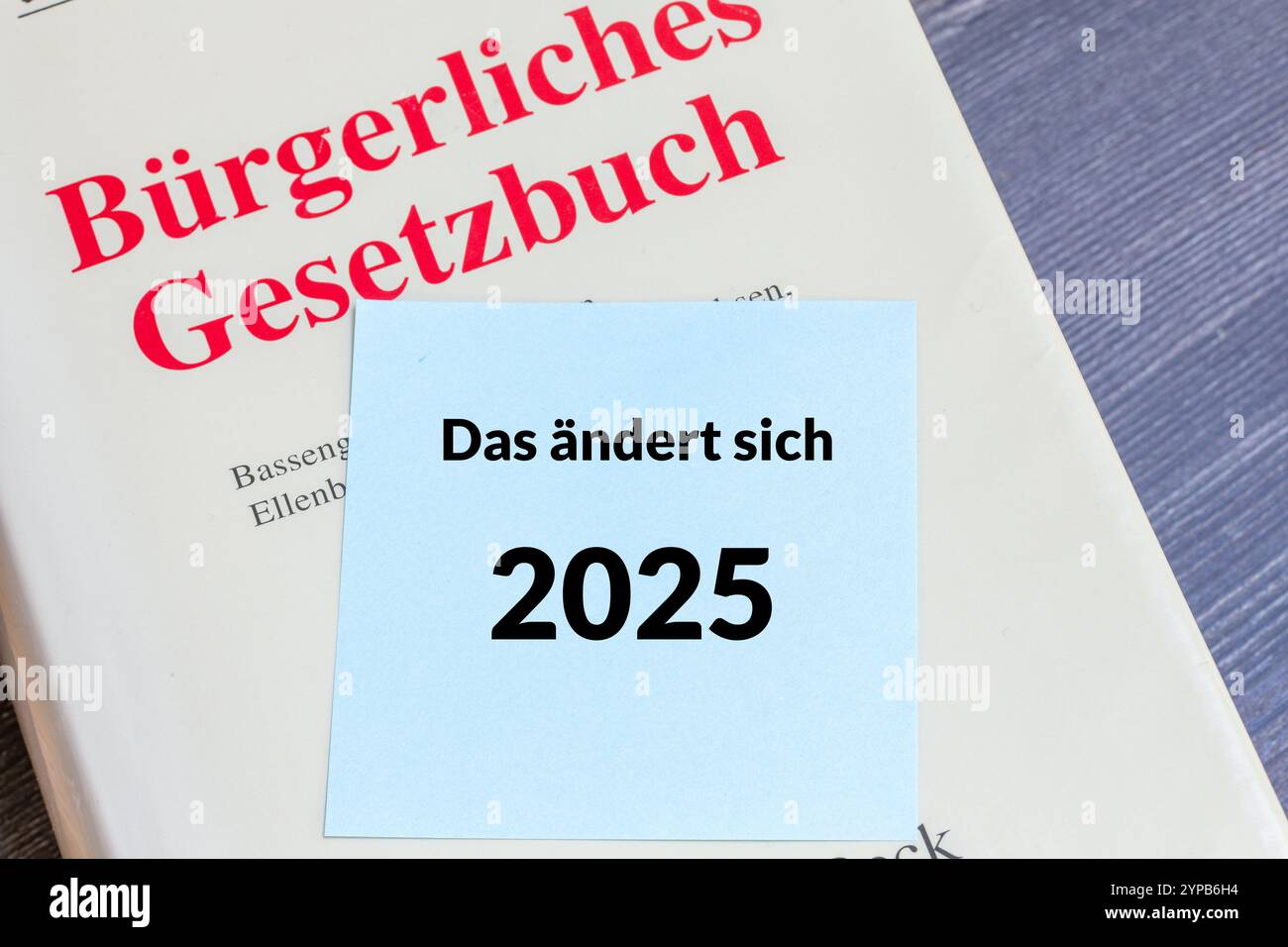 New laws 2025: Notepad with the inscription DASÄNDERT SICH SICH 2025 on ...