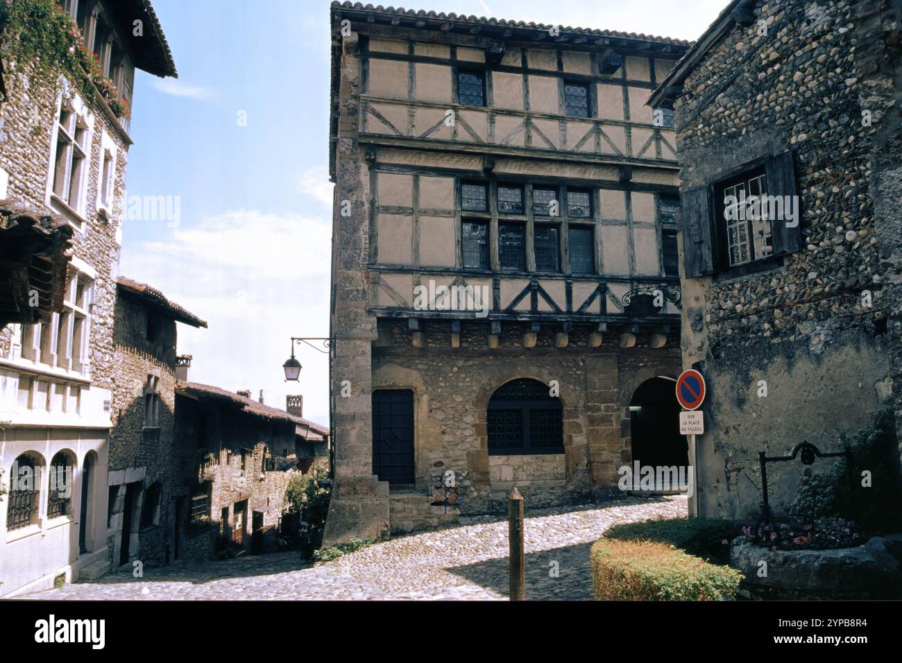 Perouges ain france hi-res stock photography and images - Alamy