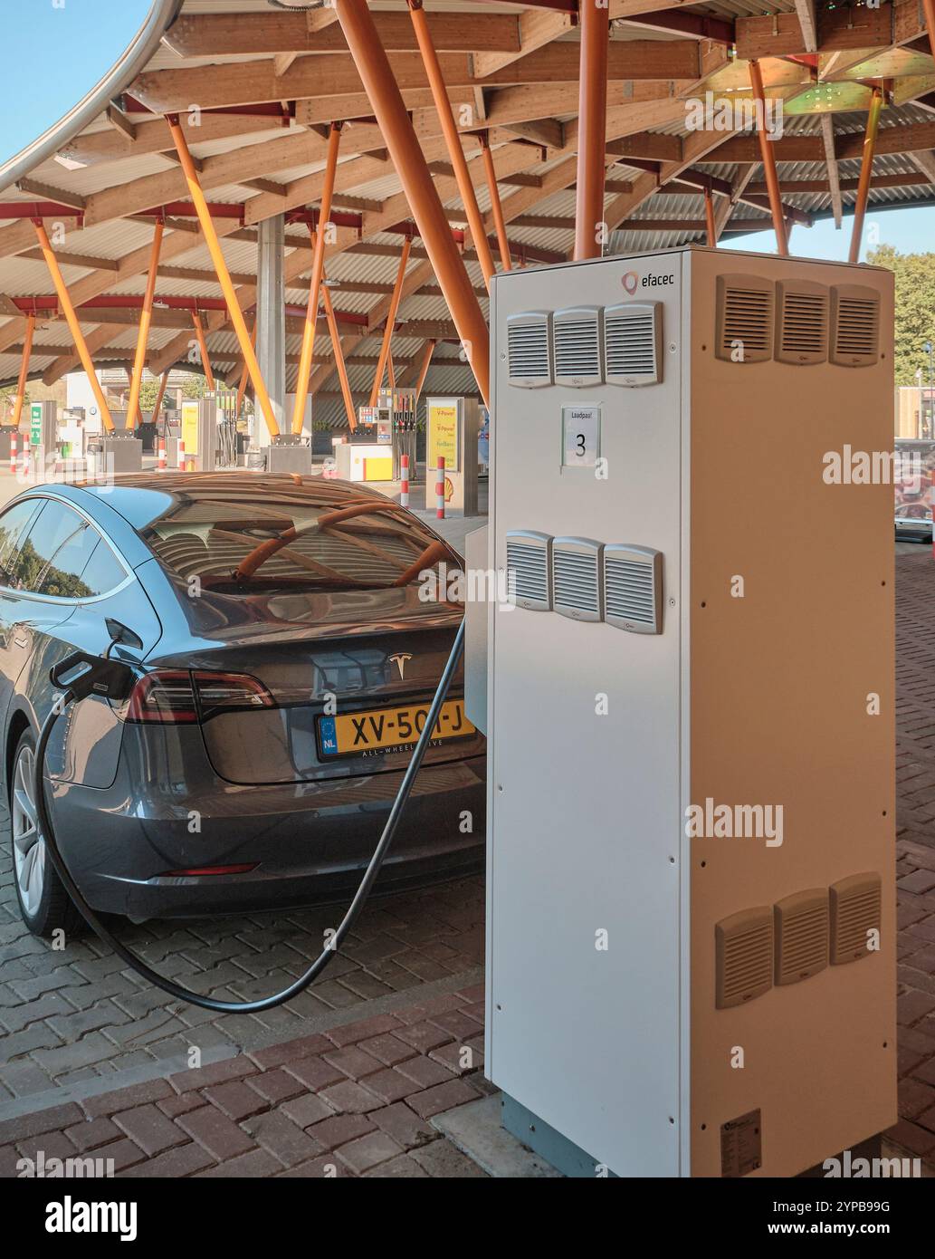 August 11, 2022: Renewable Energy in the Netherlands: Tesla recharging ...