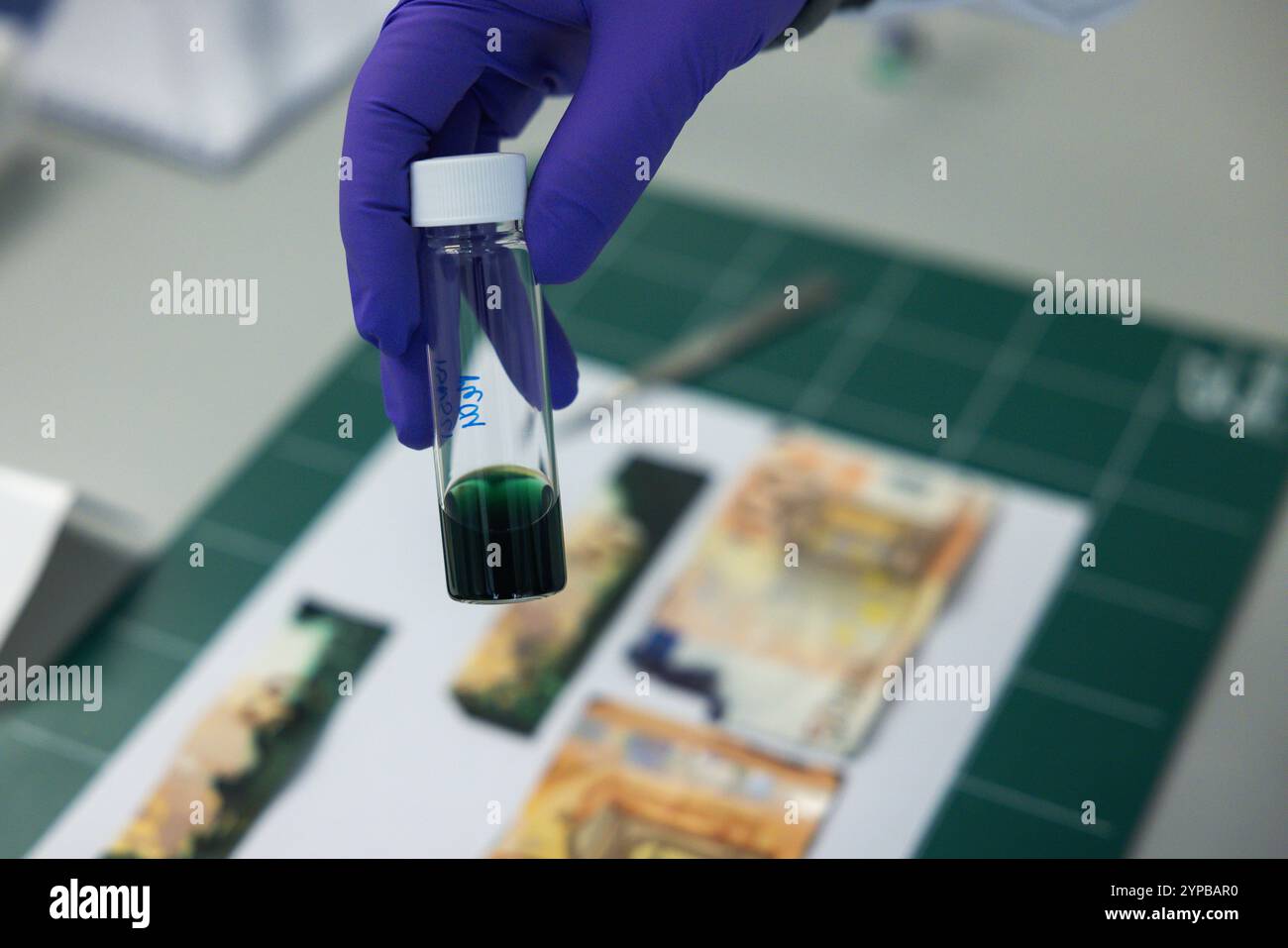 Forensic science ink hi-res stock photography and images - Alamy
