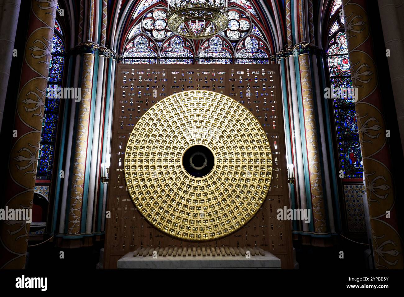 The Crown of Thorns inside the reliquary of the Crown of Thorns ...