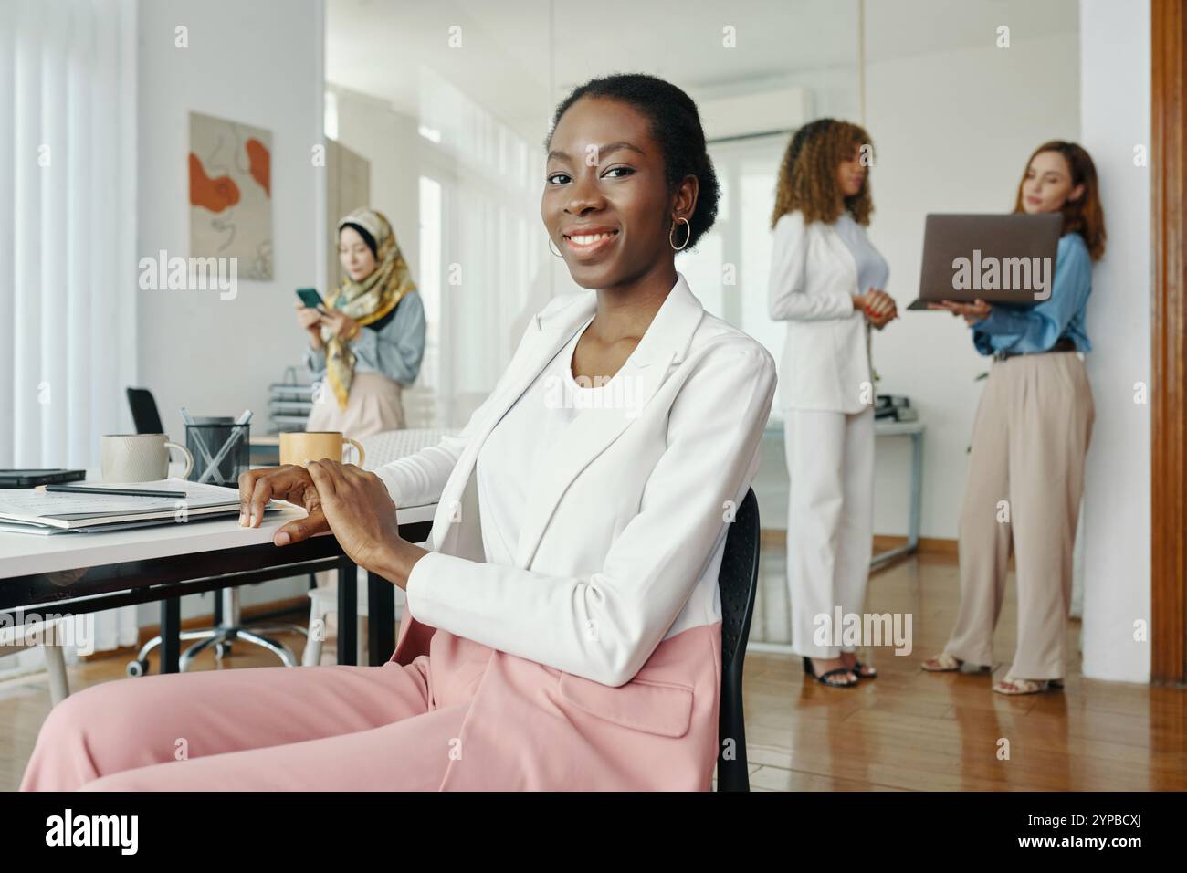 African woman working desk hi-res stock photography and images - Alamy
