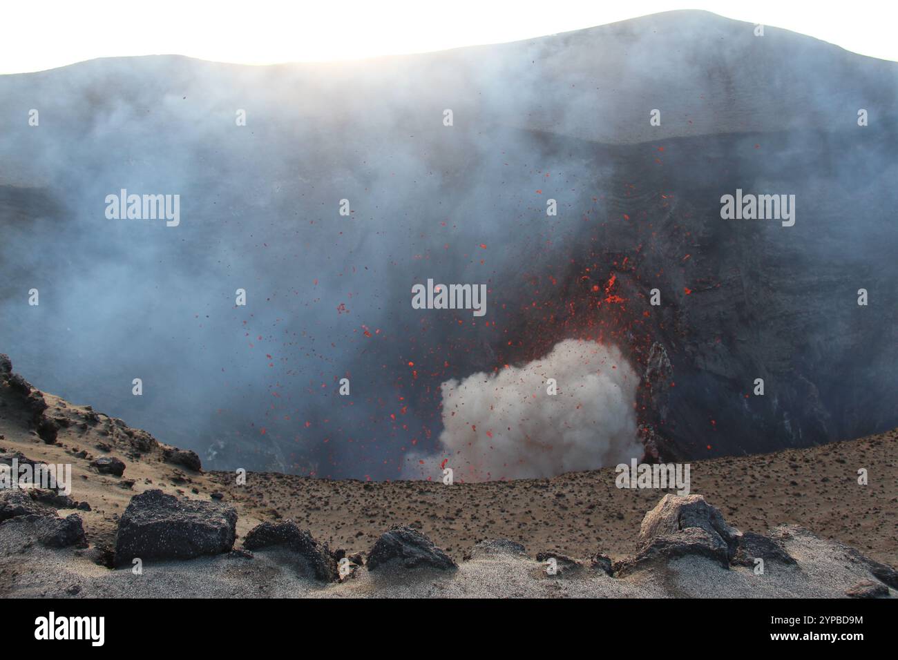 eruption of the vocano yasur Stock Photo - Alamy