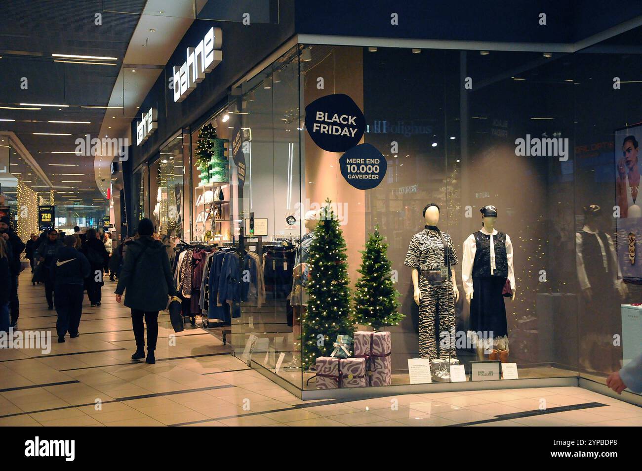 Copenhagen/ Denmark/29 Nov.2024/black fridads shoppers in Fields ...