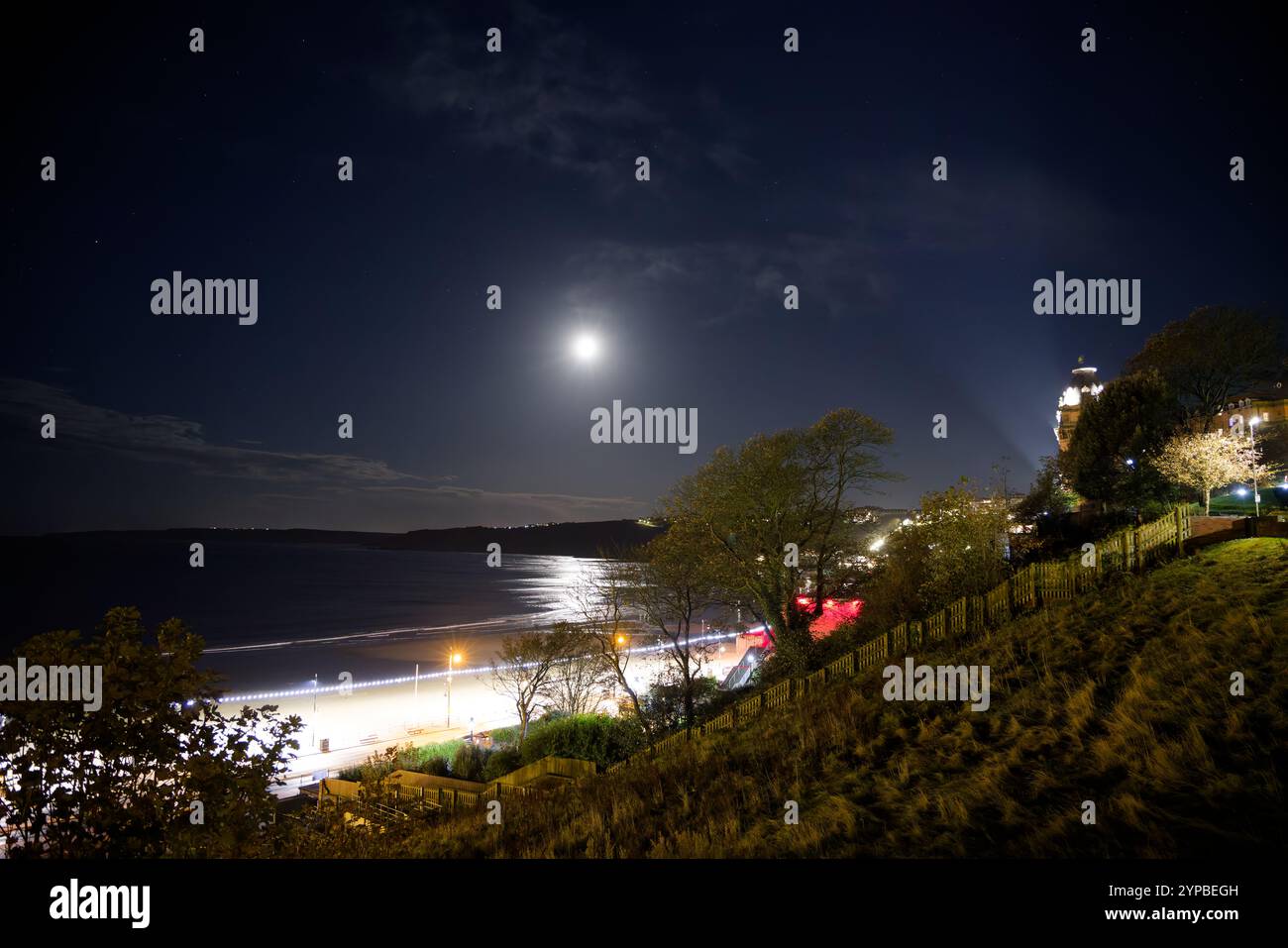 Scarborough south bay at night hi-res stock photography and images - Alamy