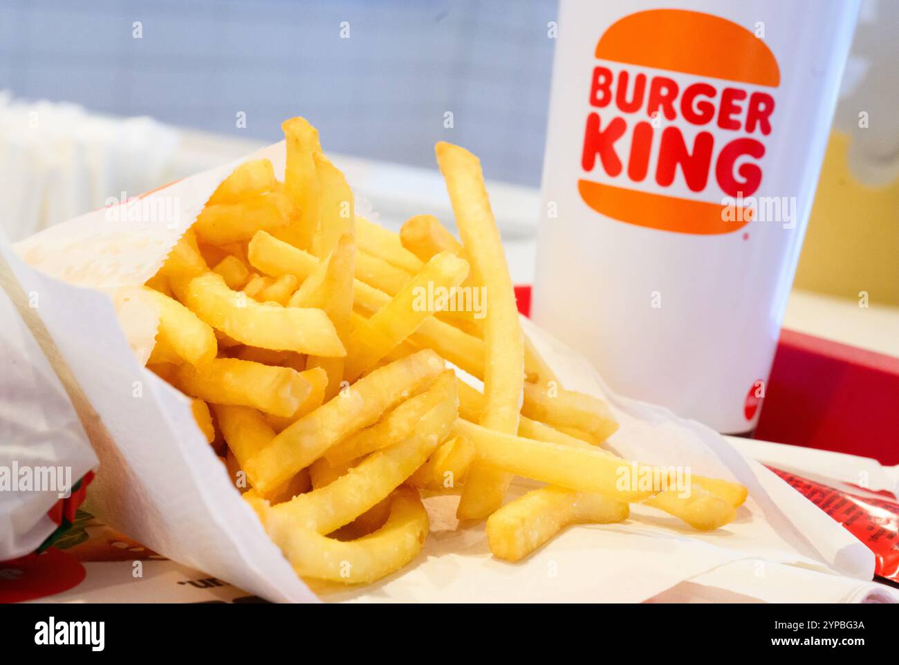 Hanover, Germany. 29th Nov, 2024. ILLUSTRATION - A tray with a bag of ...