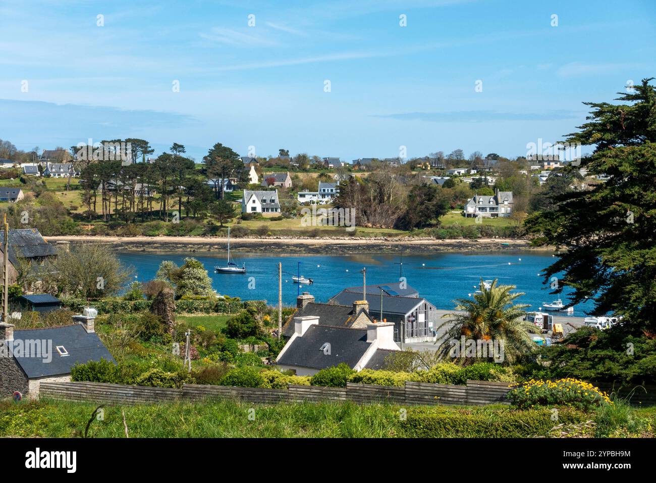 Saint-Pabu (Brittany, north-western France): ria “Aber-Benoît ...