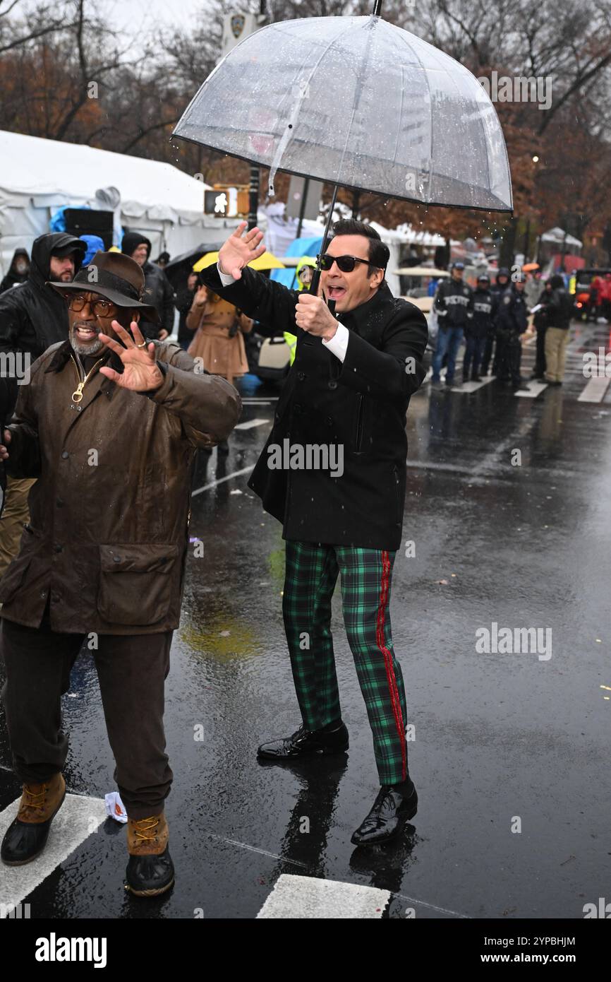 Al Roker and Jimmy Fallon attend the 98th Annual Macy's Thanksgiving ...