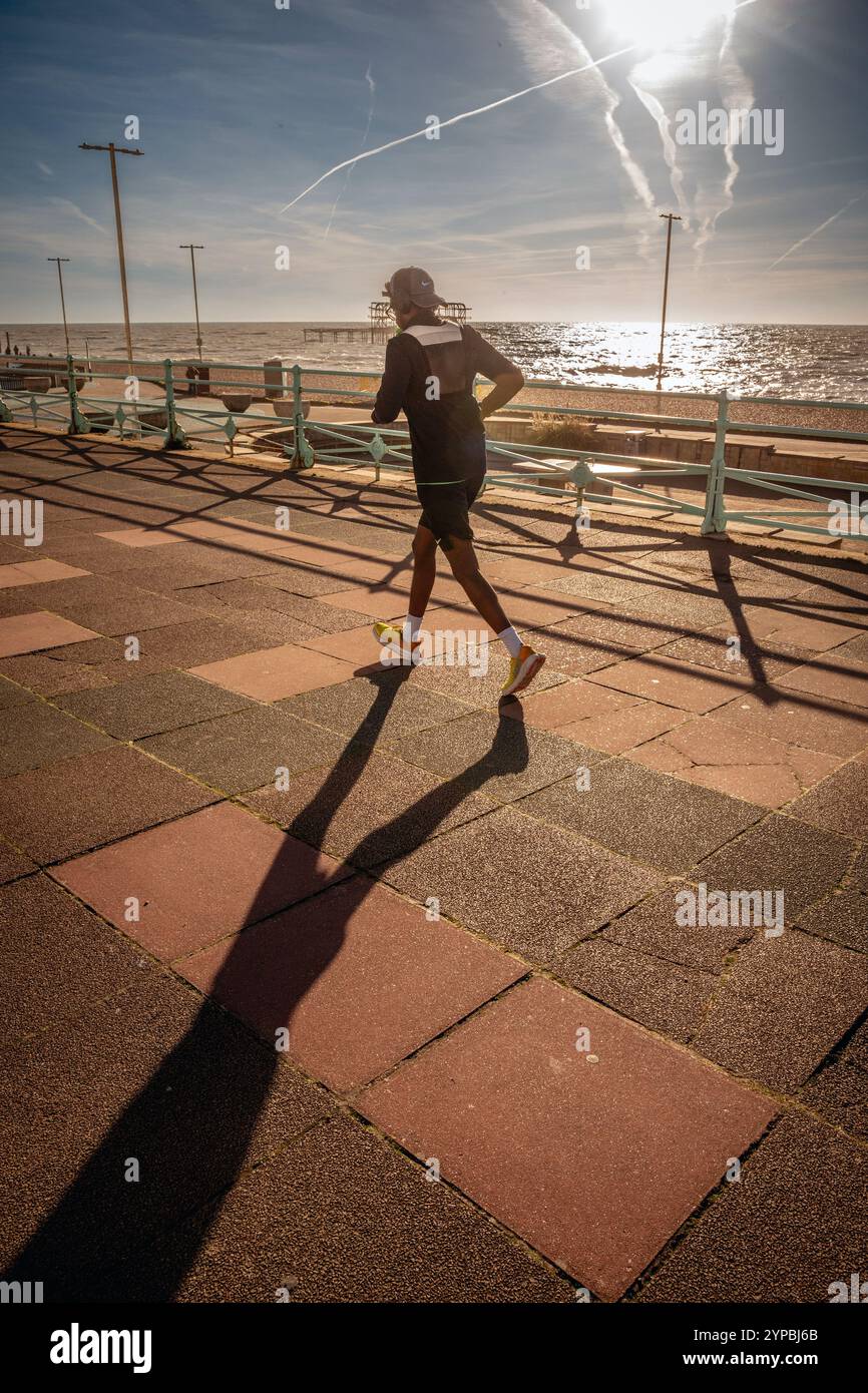 Brighton, November 29th 2024: A runner on Brighton seafront Stock Photo ...