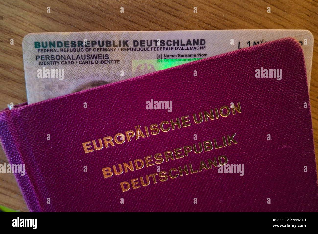 Deutscher Reisepass mit Personalausweis *** German passport with ...