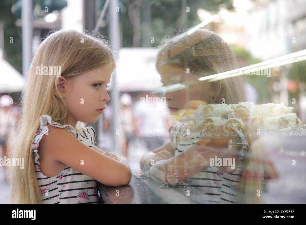 Sad retail hi-res stock photography and images - Alamy