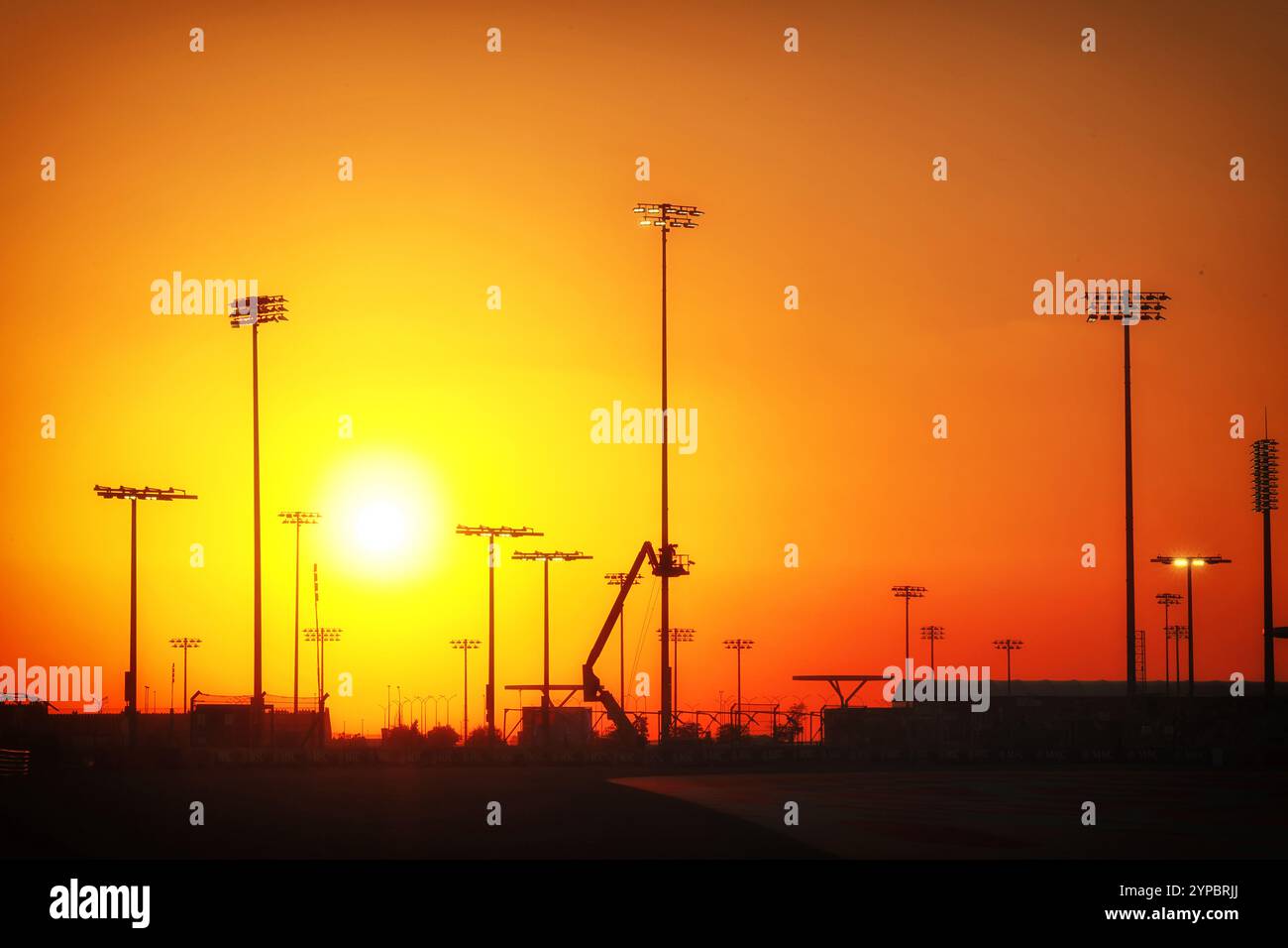 Doha, Qatar. 29th Nov, 2024. Circuit atmosphere - sunset. Formula 1 ...