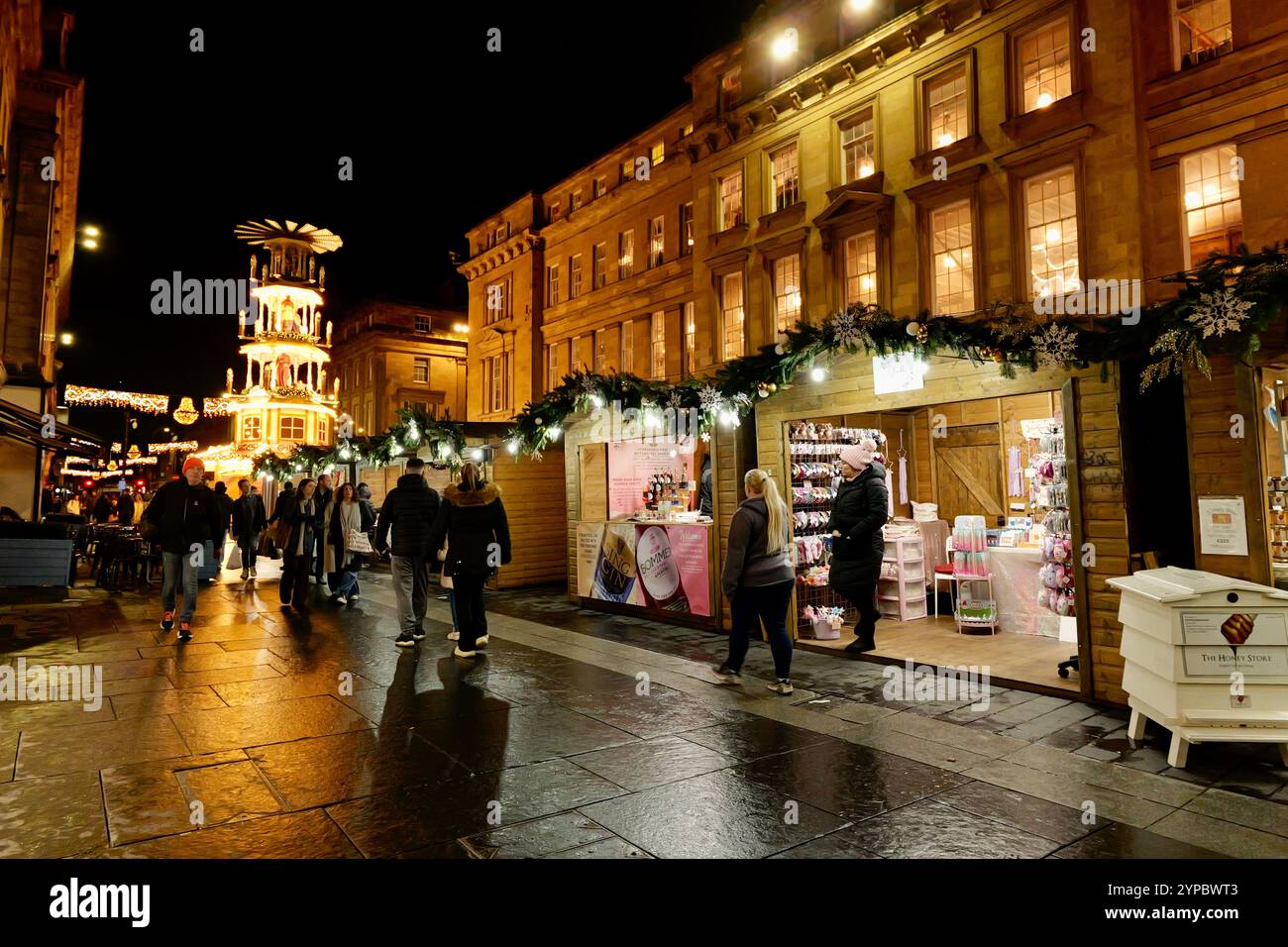 Newcastle Christmas Market, Grey's Monument Stock Photo - Alamy