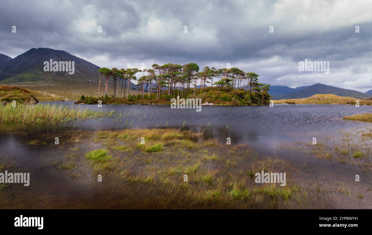 Derryclare lake hi-res stock photography and images - Alamy