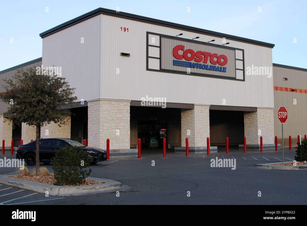 Costco auto and home insurance hi-res stock photography and images - Alamy