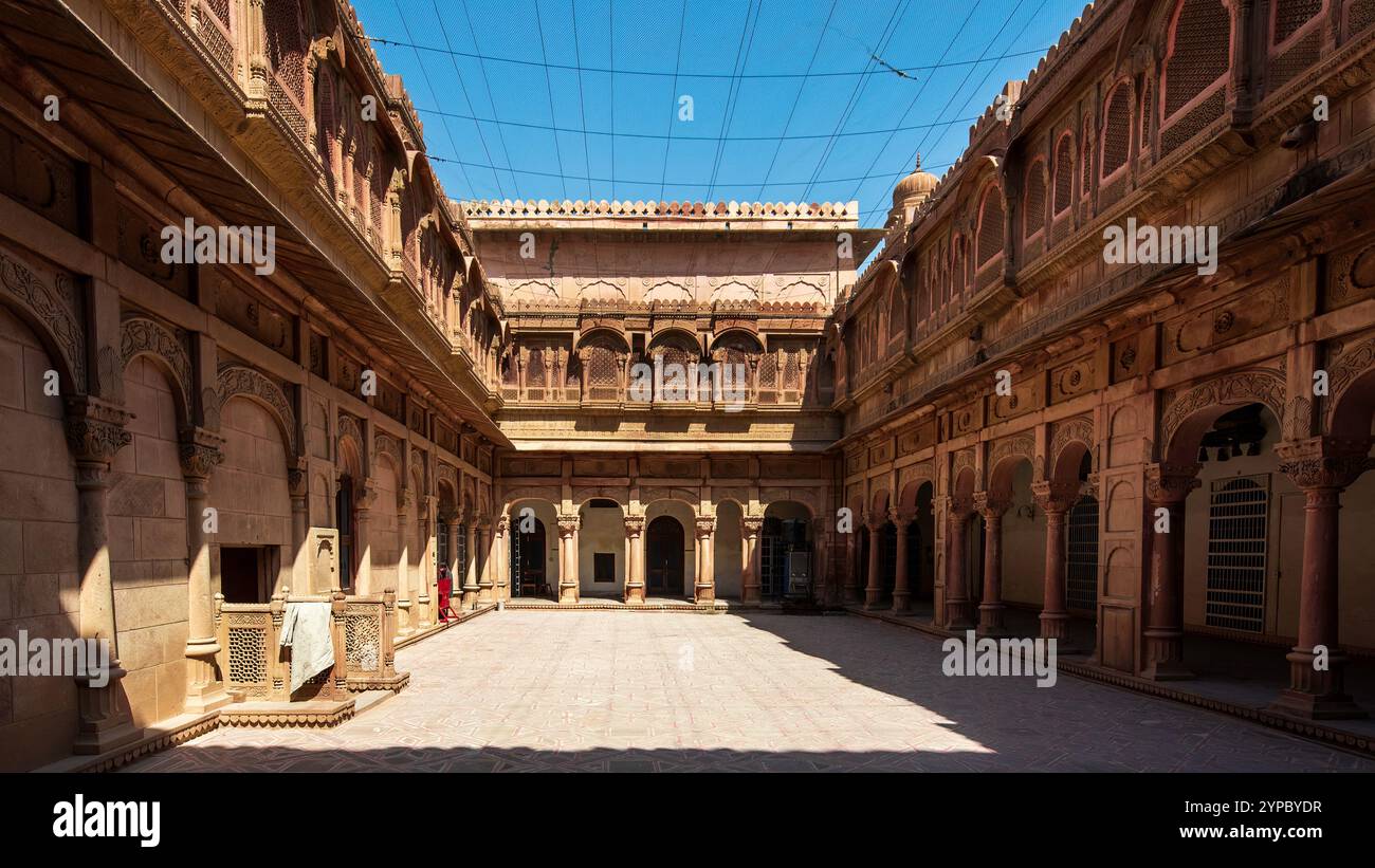 Beautifully carved antique courtyard of Junagarh fort Bikaner,Rajasthan ...