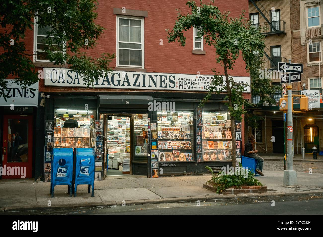 Vintage architecture magazines hi-res stock photography and images - Alamy