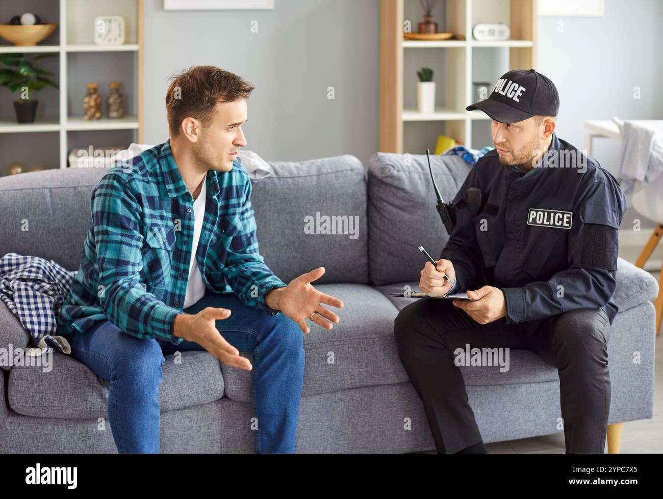 Police interviewing victim crime hi-res stock photography and images ...