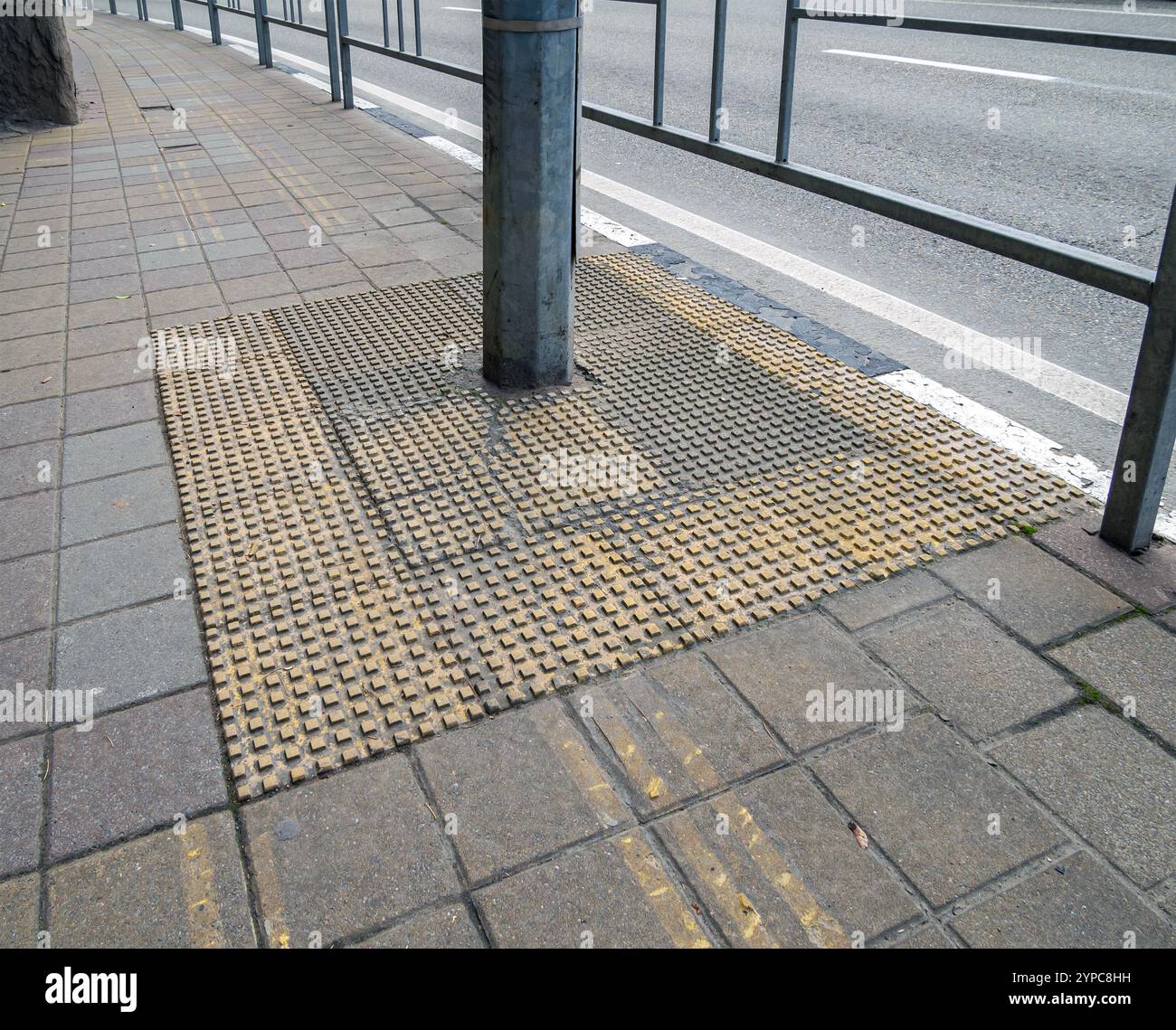Tactile strip hi-res stock photography and images - Alamy