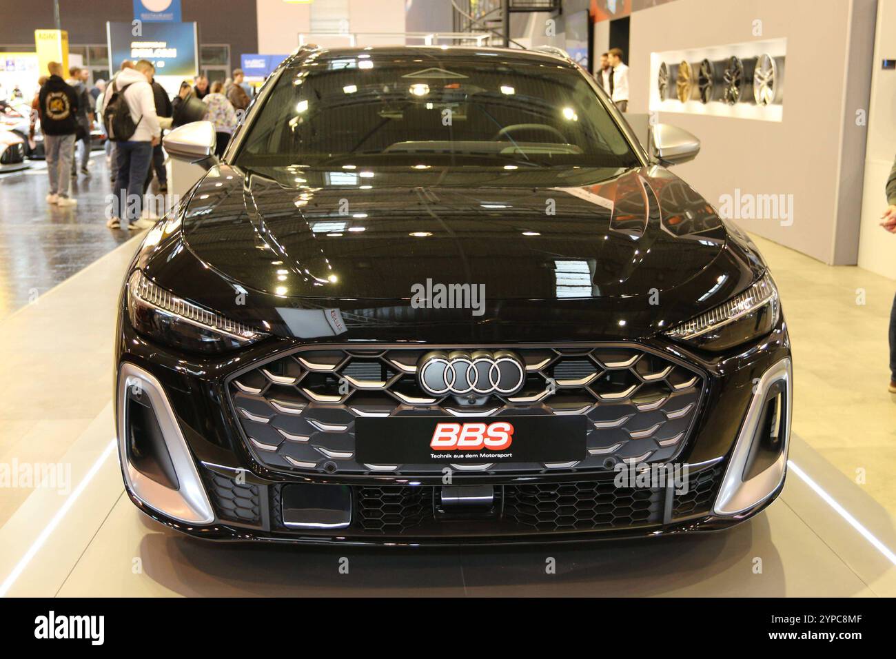 Audi S5 Avant A5 Kombi, Baureihe B10, Modelljahr 2025 am Stand von BBS ...