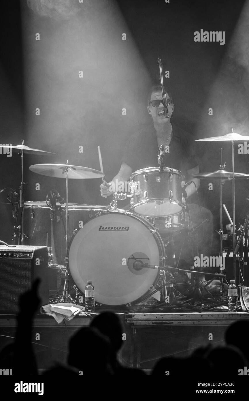 Nada surf live hi-res stock photography and images - Alamy