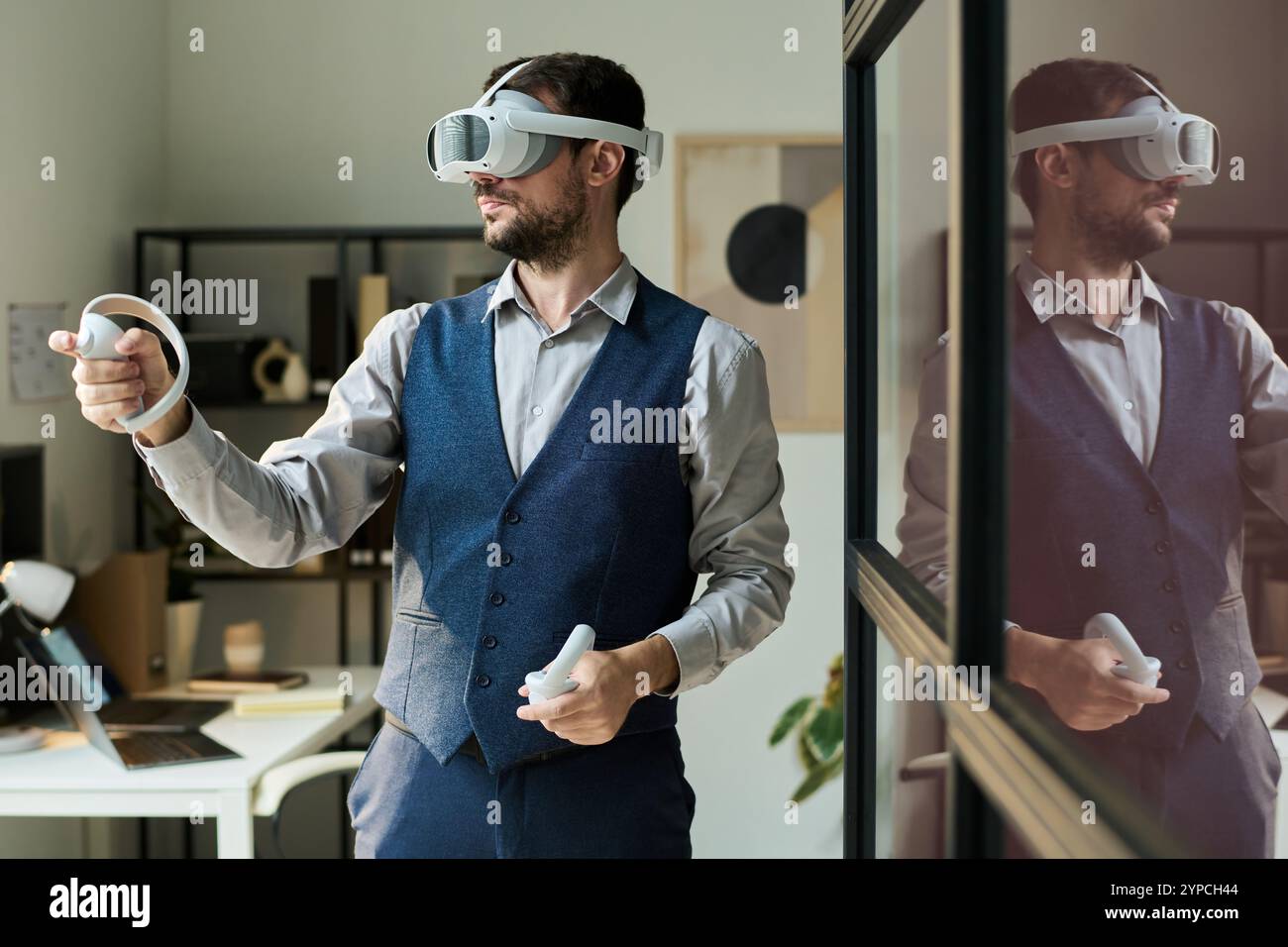 Office worker in augmented reality hi-res stock photography and images ...