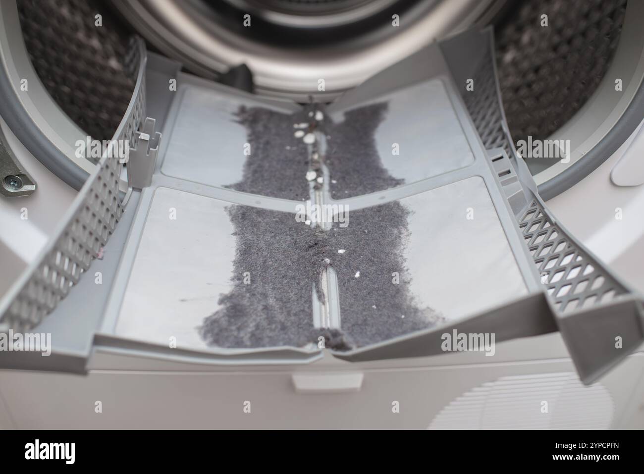 Cleaning the tumble dryer filter hi-res stock photography and images ...