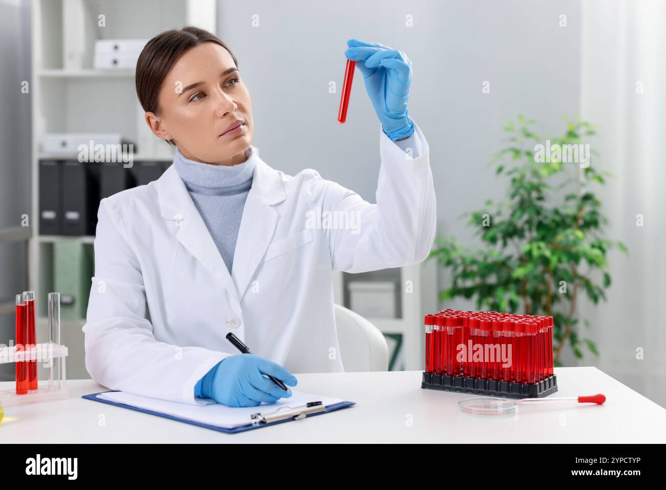 Taking notes discovery hi-res stock photography and images - Alamy