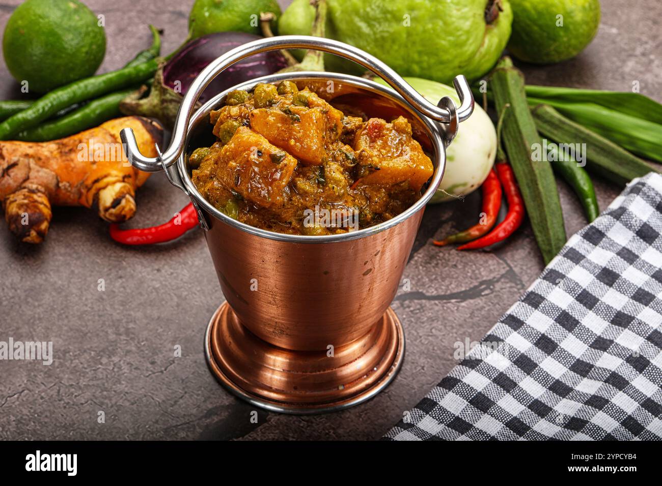 Indian traditional cuisine Aloo mutter - potato with green peas Stock ...