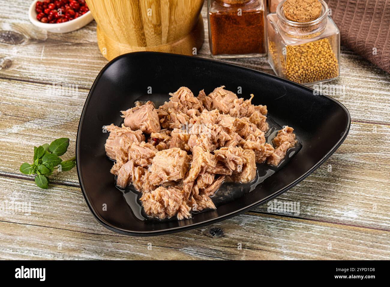Canned tuna fish with oil in the bowl Stock Photo - Alamy