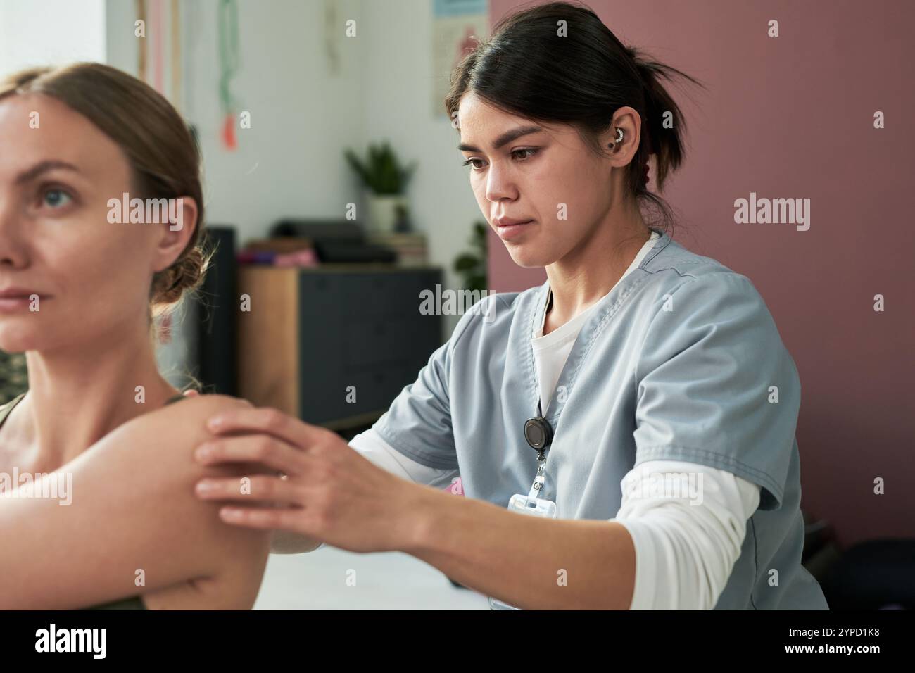 Foreign patient nurse hi-res stock photography and images - Alamy