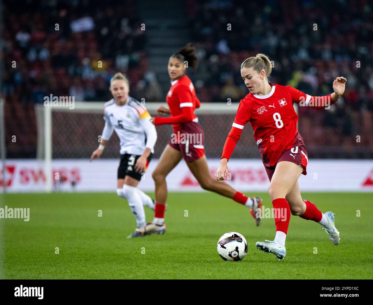 Nadine Riesen (Schweiz, #08) am Ball, SUI, Schweiz vs Deutschland ...