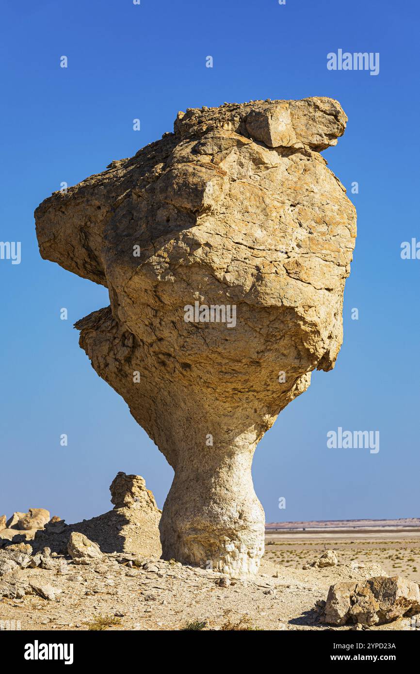 Mushroom-shaped rock formations in the Huqf stone desert, Arabian ...