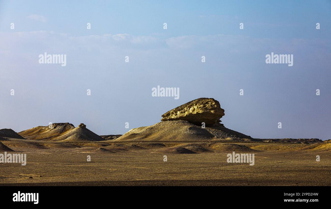 Striking rock formation in the Huqf stone desert, Arabian Peninsula ...